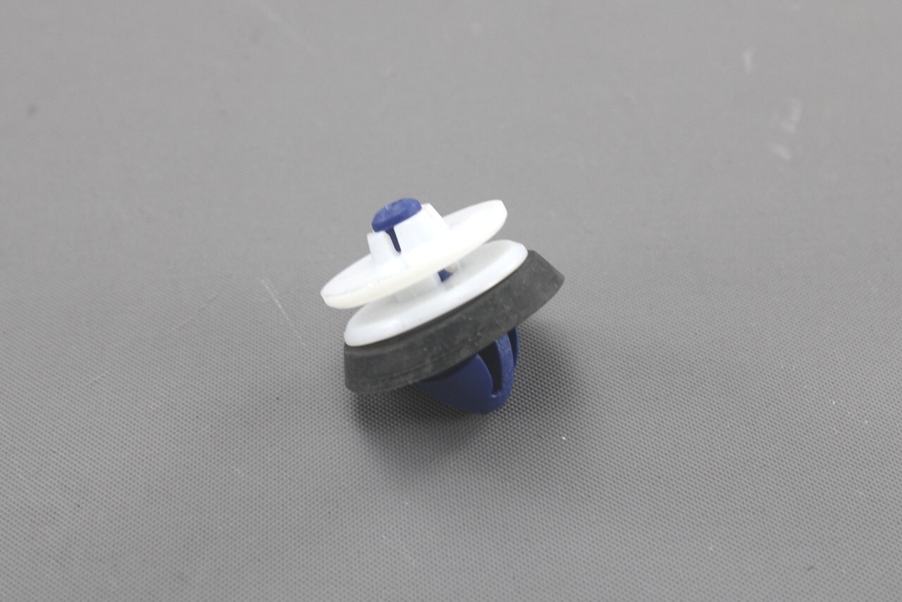 8P0868243A Set of Genuine Audi A3 Door Inner Trim Fixing Clips for sale ...