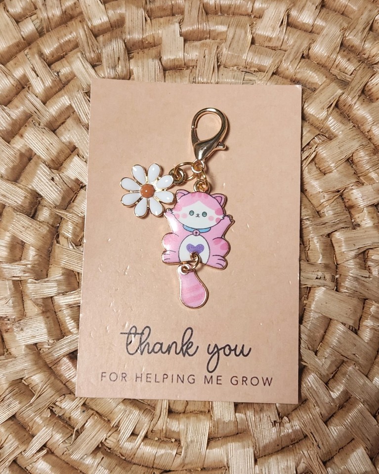 Cute Alloy Cat Charm with Daisy Flower Bag Backpack Shoe Charm Keyring ...