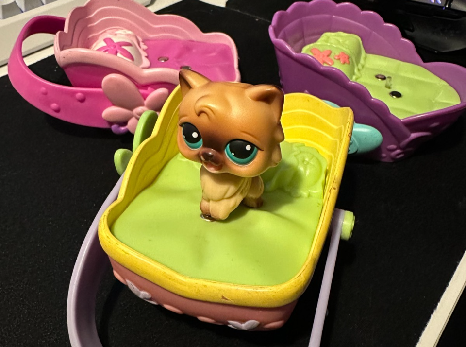 Littlest Pet Shop LPS MM3 Himalayan Pet with 3 Beds Lot Pink Yellow ...