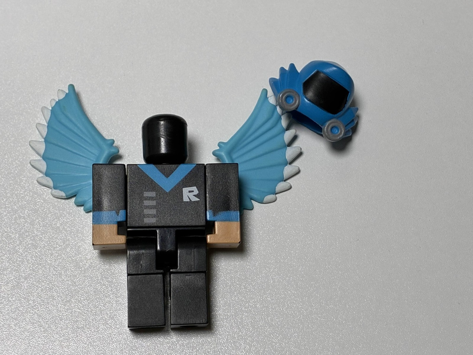 Roblox Vurse Toy Figure Series 1 Missing Box And No Code Dominus Blue ...