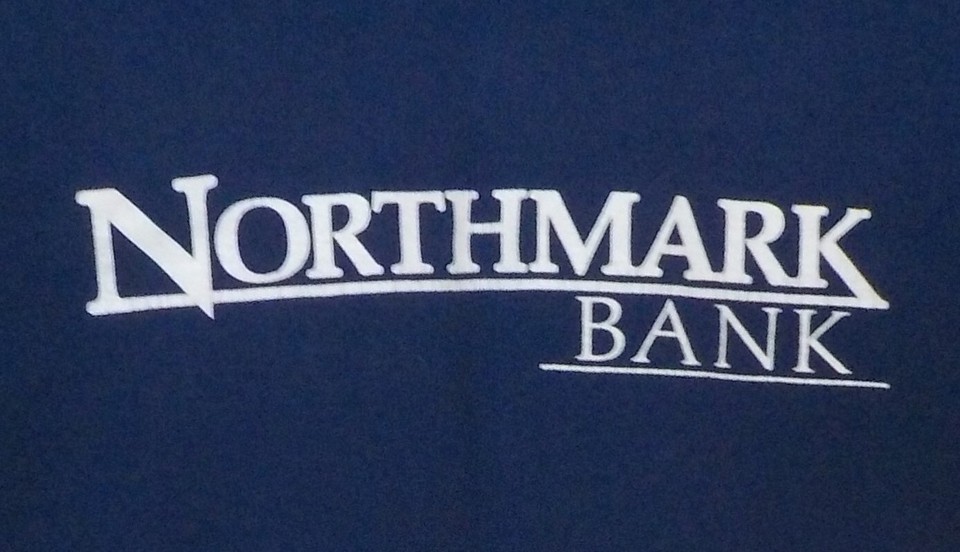 Size M Vintage (2000s) Northmark Bank Unisex Relaxed-Fit T-Shirt in ...