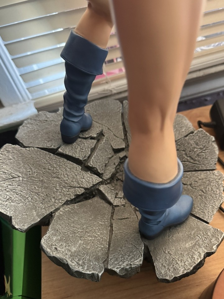 Sideshow Collectibles Power Girl Premium Format Statue Figure PRE-OWNED ...