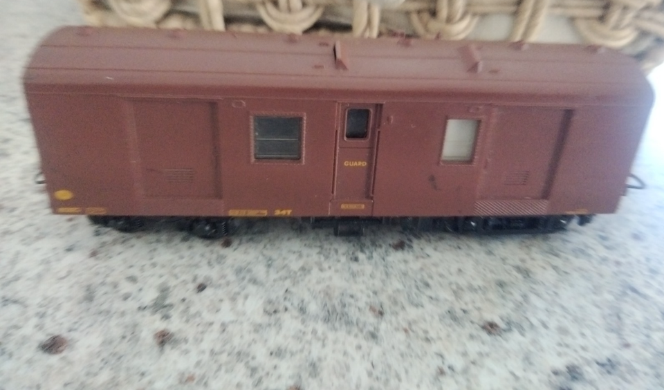 MODEL TRAINS lima VR NSWGR GUARD'S VAN HO SDS AUSTRAINS RUNNING NO 8327 ...
