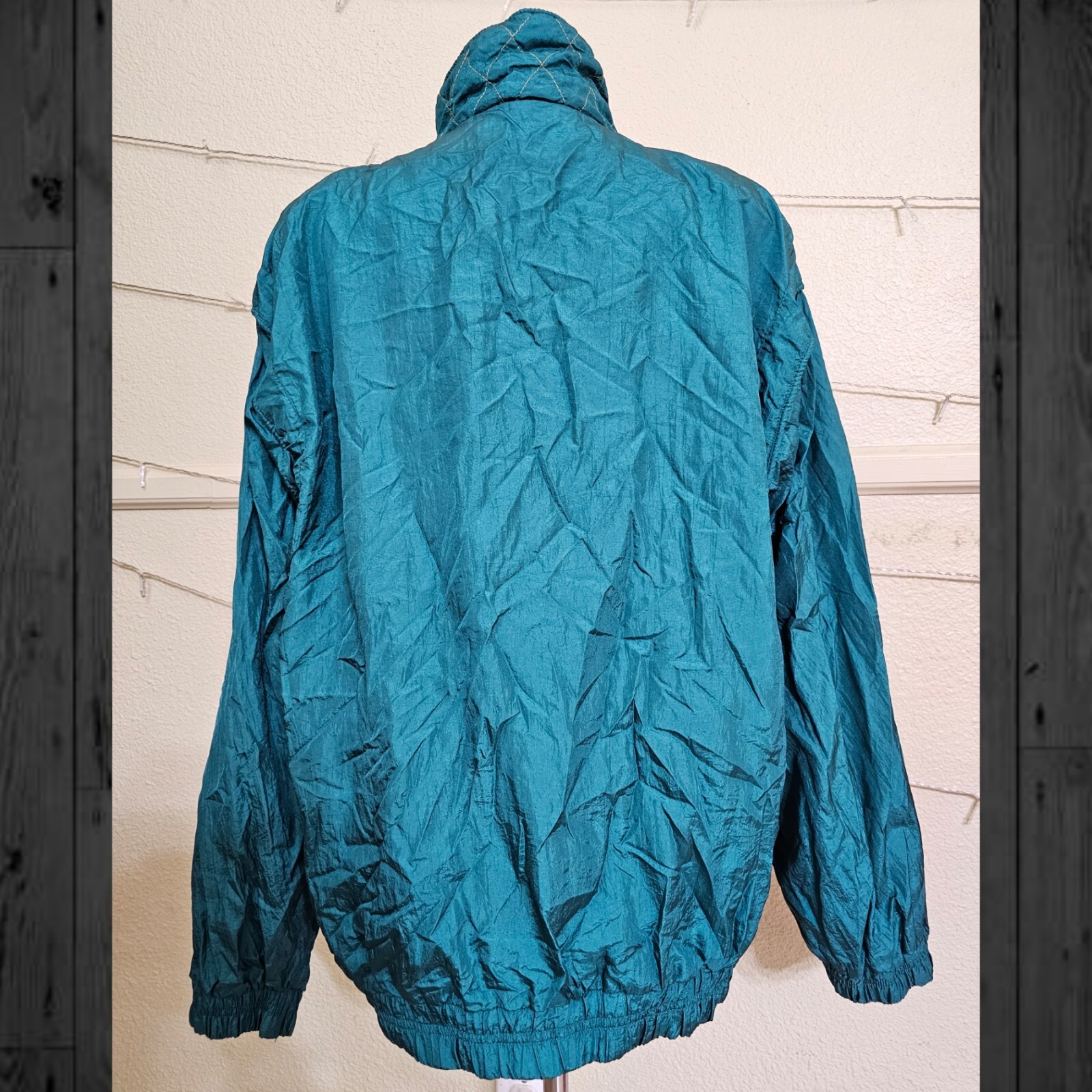 Vintage Lavon Green Red & Gold Musical Horn Windbreak… - Gem