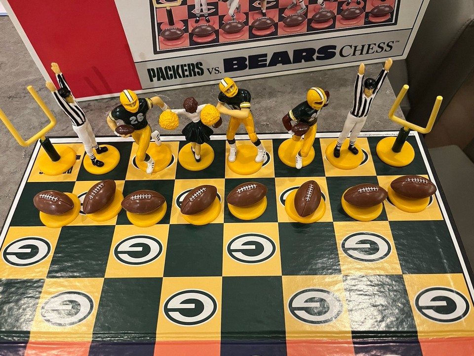 Green Bay Packers 2002 Chess Board Game NFL vs Chicago Bears Edition ...
