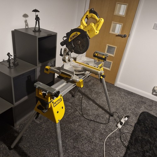DEWALT DE7033 Heavy Duty Short Beam Mitre Saw Leg Stand 5055018117900 ...