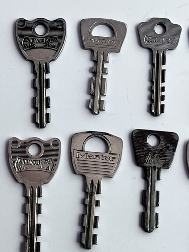 Old Master Lock Co Milwaukee Wisconsin Flat Skeleton Keys Lot Of 18 | eBay