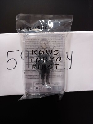 2021 KAWS TOKYO FIRST Medicom Toy Key Keychain Keyholder Chum Black ...