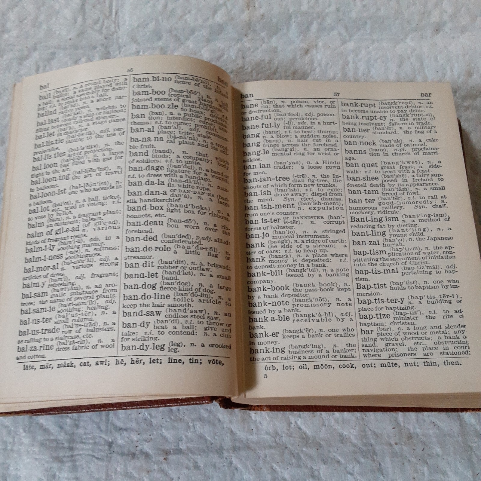 NEW UNIVERSAL SELF-PRONOUNCING DICTIONARY W/ ENCYCLOPEDIC APPENDIX 1944 ...
