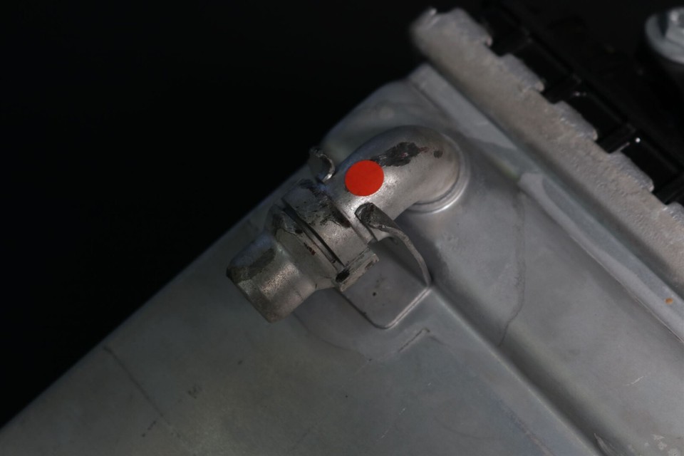 8660689 8660690 Ladeluftkühler L+R NEU OEM BMW 8er G14 G15 M 850i 7er ...