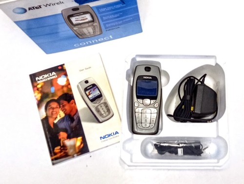 Nokia 3560 Digital Phone with Charger, Book, Earbuds and Box-2003 ...