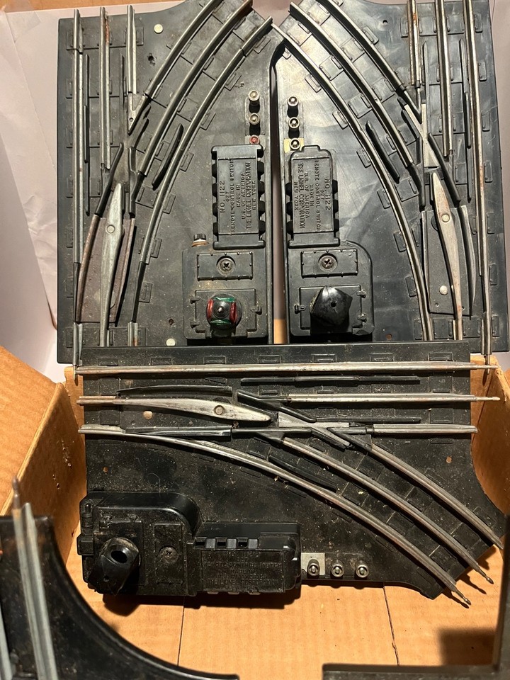 Lionel #1121 (1) & # 1122 (3)Remote Control Switches (2 Pair each box ...