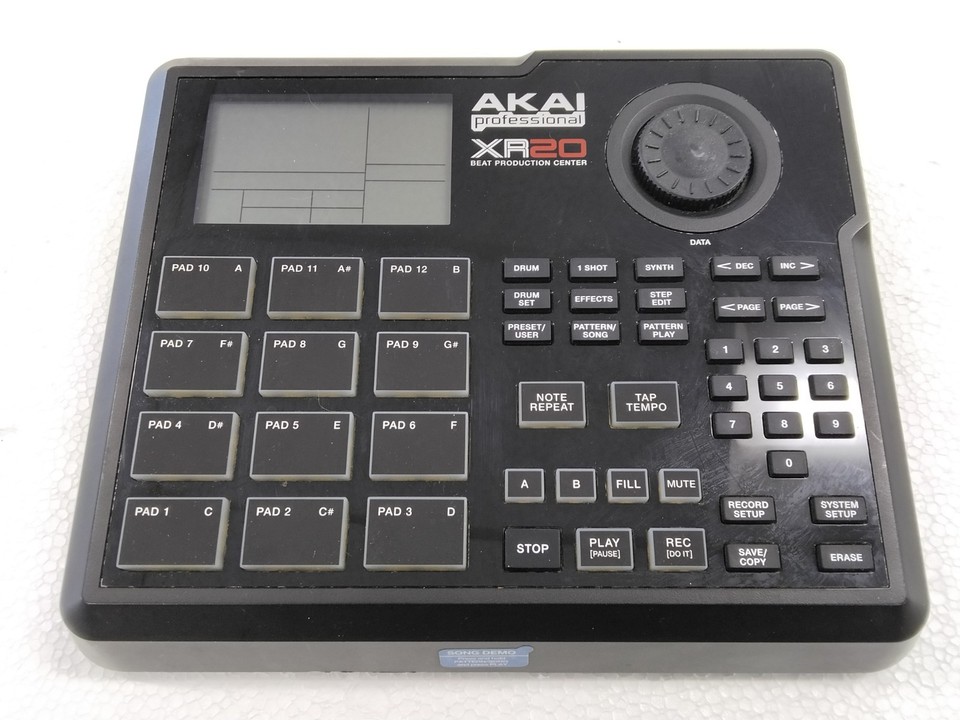 Akai Professional XR20 Drum Beat Production Machine Backlit LCD ...