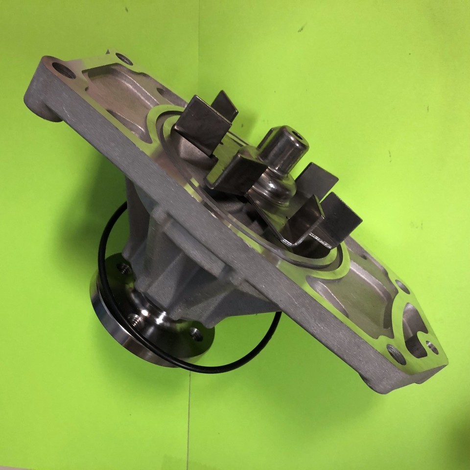 ME995424 WATER PUMP fits MITSUBISHI 4D34 4D33 4D35 4D36 3.9LFE639 FE649 ...