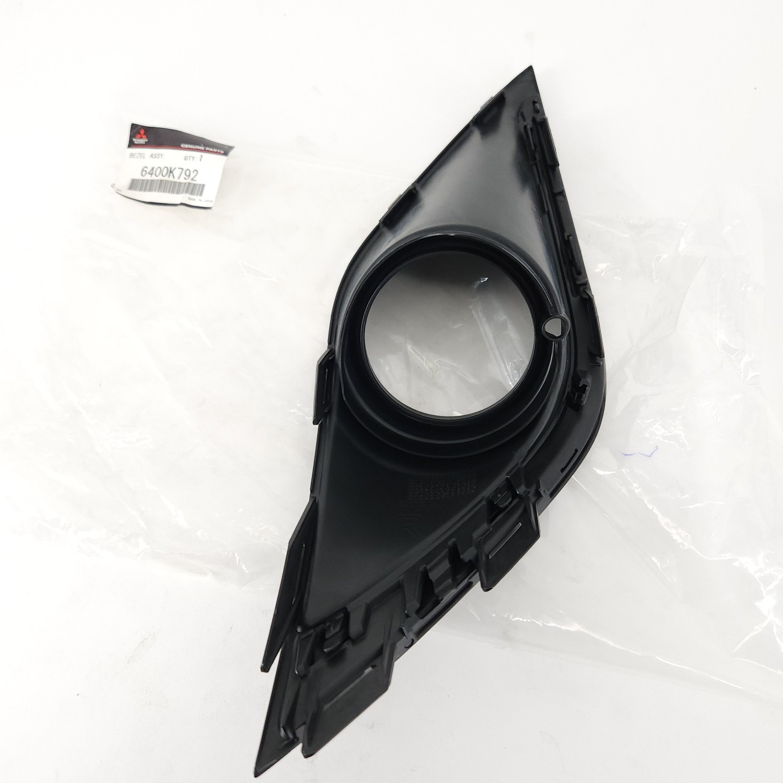 Genuine OEM Mitsubishi 6400K792 Passenger RH Fog Lamp Bezel 2020 ...