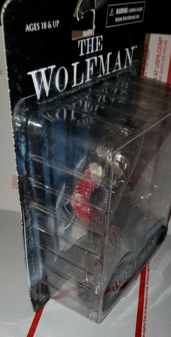 Mezco The Wolfman Blockbuster Exclusive Chase Variant Bloody horror ...