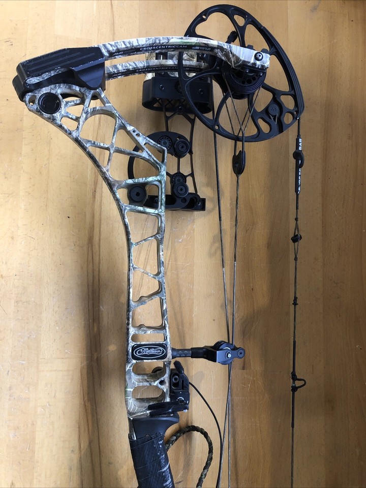 Mathews VXR 28 Realtree Camo 60# 28” Draw GAS Strings plus Accs As ...