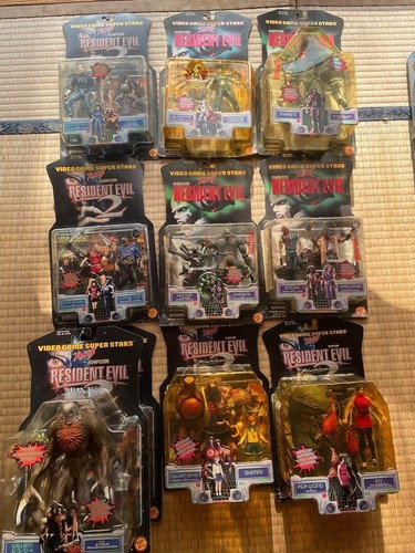 Vintage Toybiz Action Figures set 10 Resident Evil Hunter Zombie ...