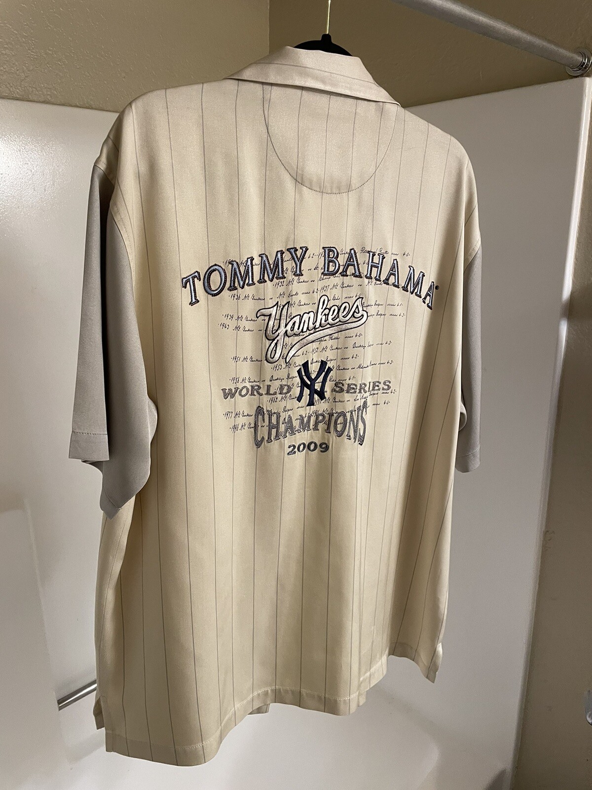 XL Collectors tommy bahama new york yankees button up 100% Silk 962/ ...