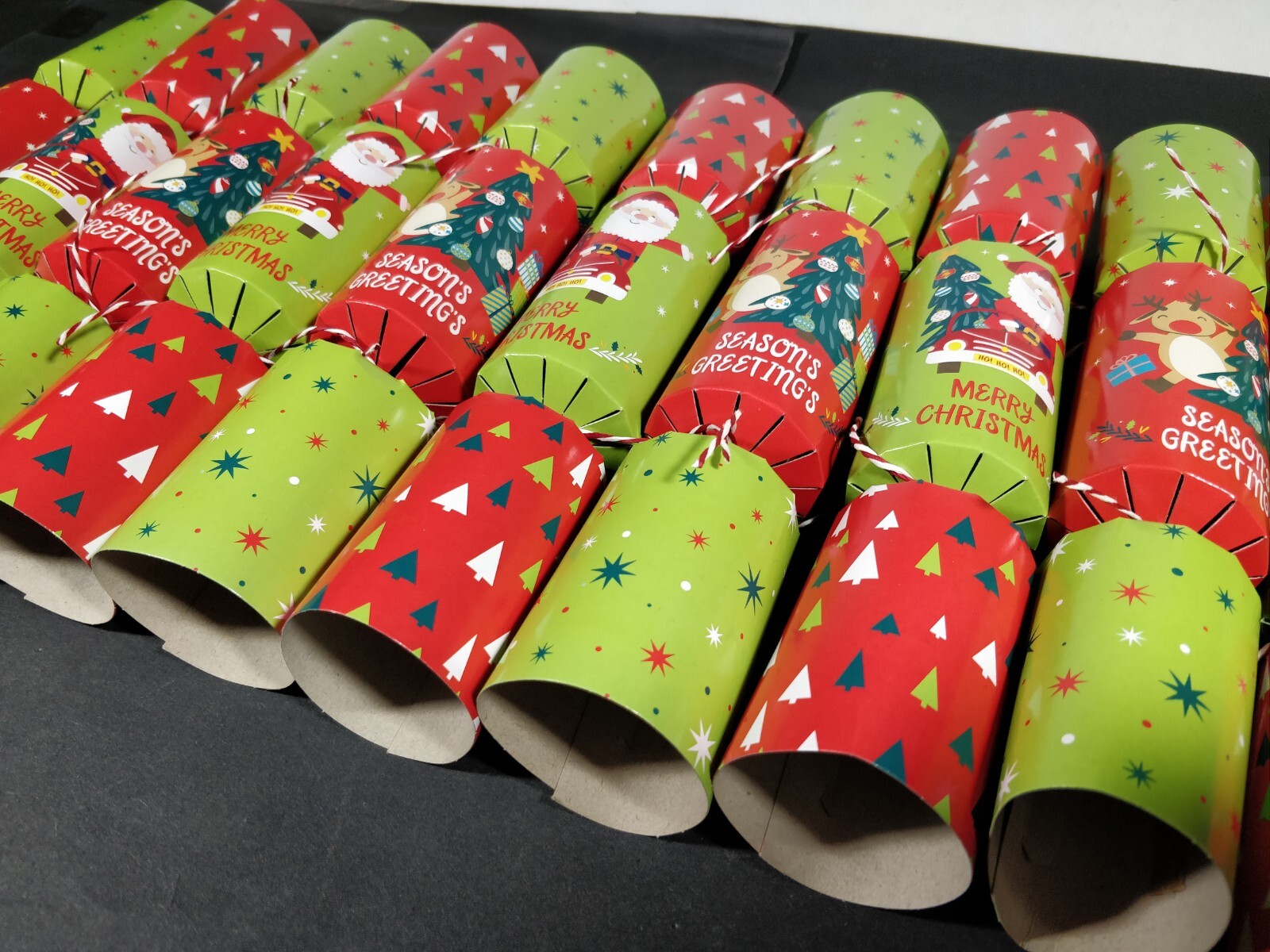 50 x Christmas Crackers Bon Bons 25cm Red & Green with Snap, Toy, Joke ...