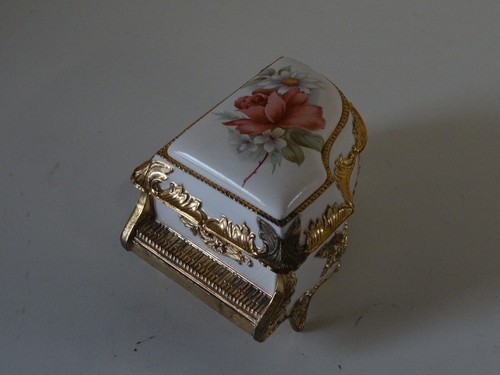 Vintage Mele Ceramic Jewelry Box Piano music box i just called to say i ...