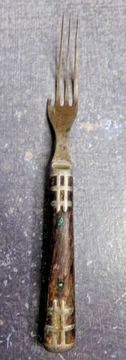 19TH CENTURY 4 TINE FORK WOODEN HANDLE W/ METAL DETAILING 1 TINE ...