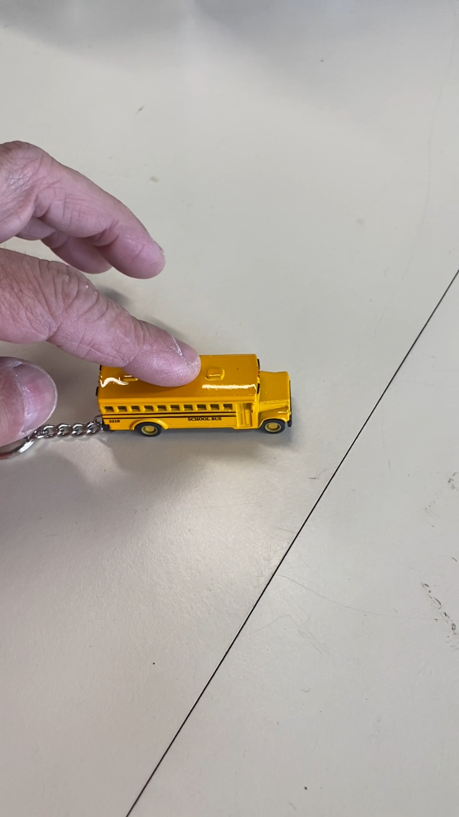 Kinsmart - Kinsmart Kinsfun Diecast Mini School Bus Keychains 1:72 ...