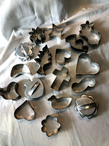Set of 17 Vintage Aluminum/Metal Cookie Cutters - many themes. Some ...