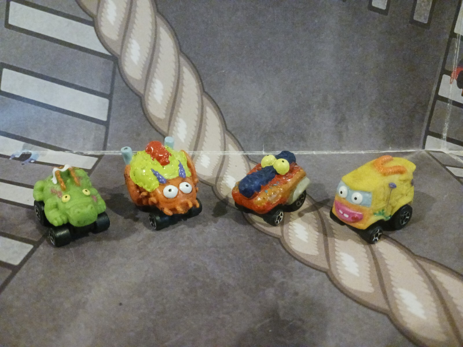 The Trash Pack Trash Wheels Take Away 4 Car Lot | eBay