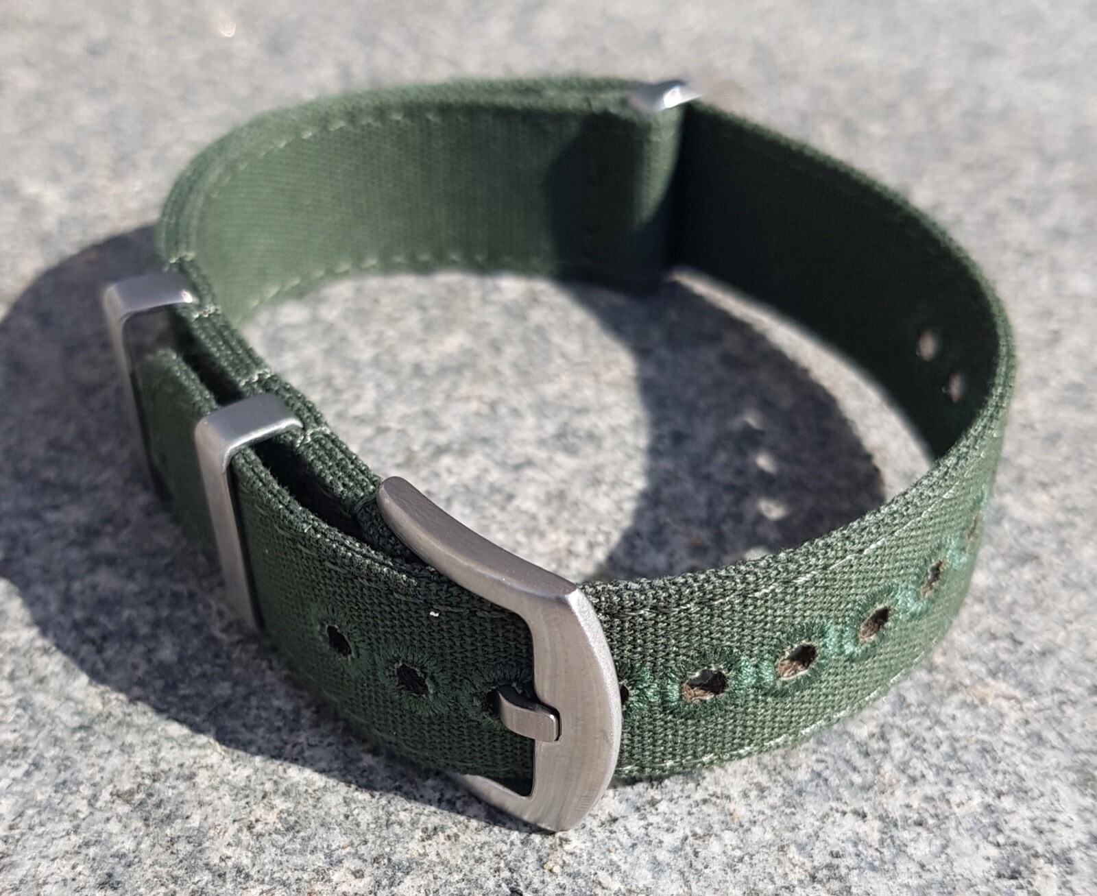 Canvas NATO Strap Armband 20 mm Farbe dunkel oliv mit Federstegen watch ...