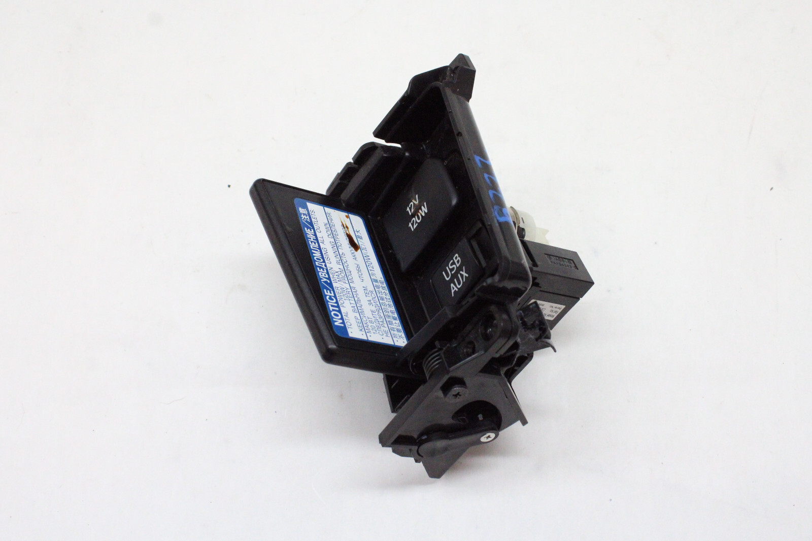 13 LEXUS CT 200H ADAPTER STEREO JACK OUTLET ASSEMBLY 86190-48030 OEM 11 ...