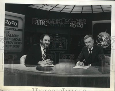 1979 Press Photo Dave Marash & Hugh Downs on "20/20" ABC News Program ...