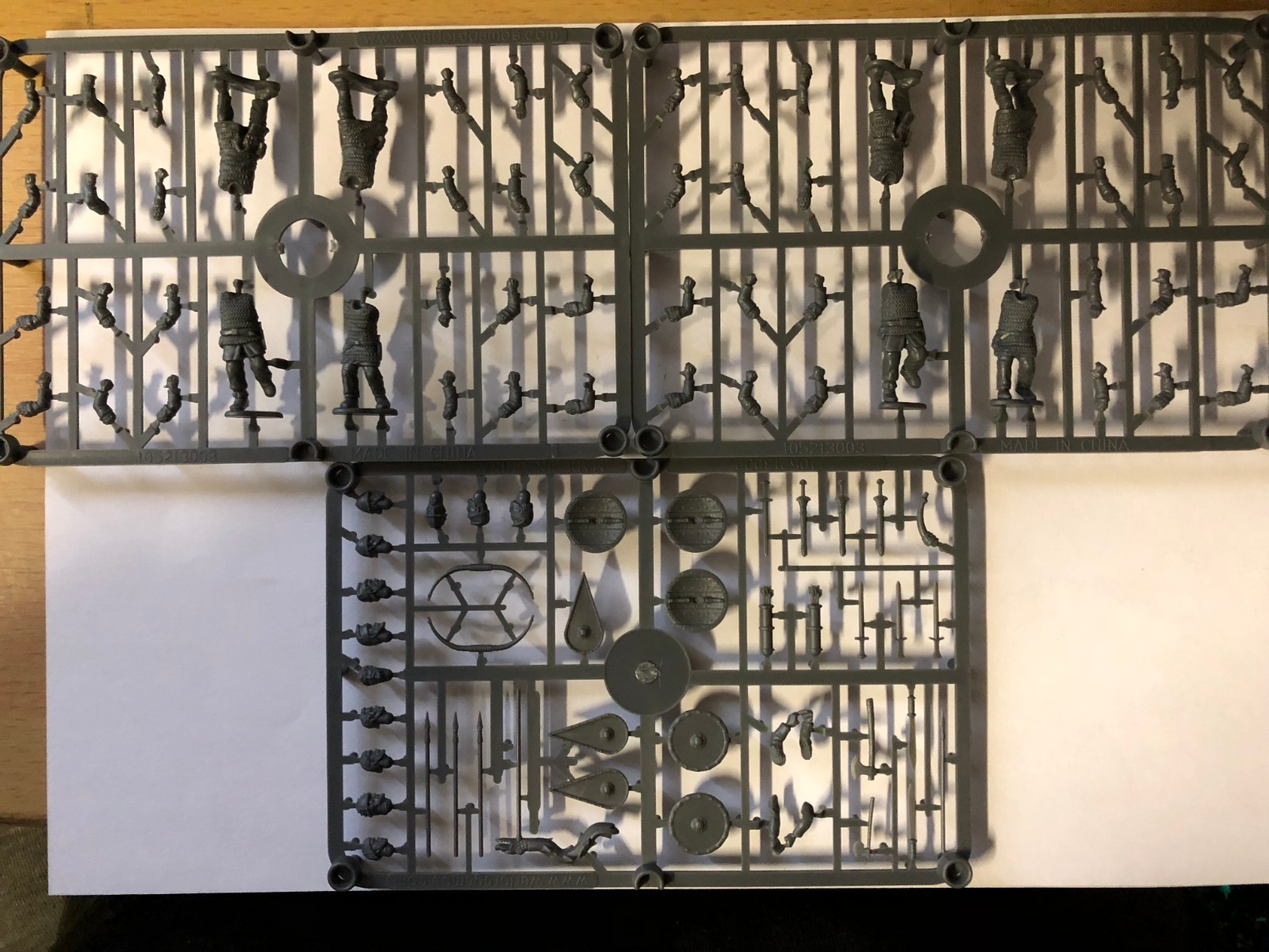 2X SAXON THEGNS SPRUES + 1X WEAPON SPRUE - HAIL CAESAR - WARLORD GAMES ...