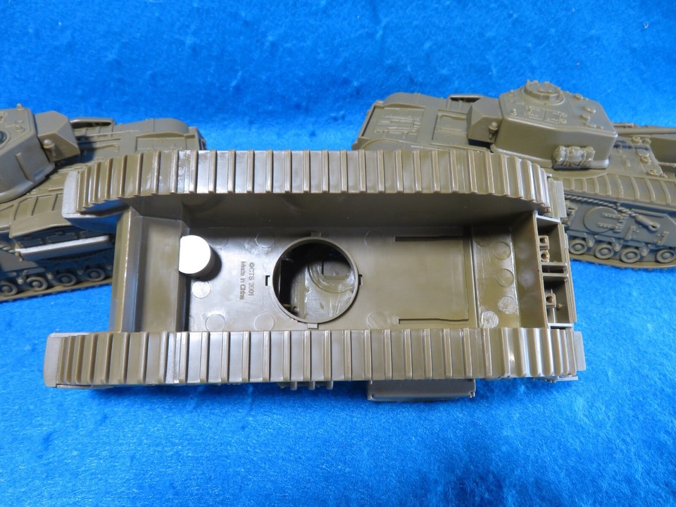 3 X WWII British Churchill Tanks, hard plastic, 1/38 Classic Toy ...