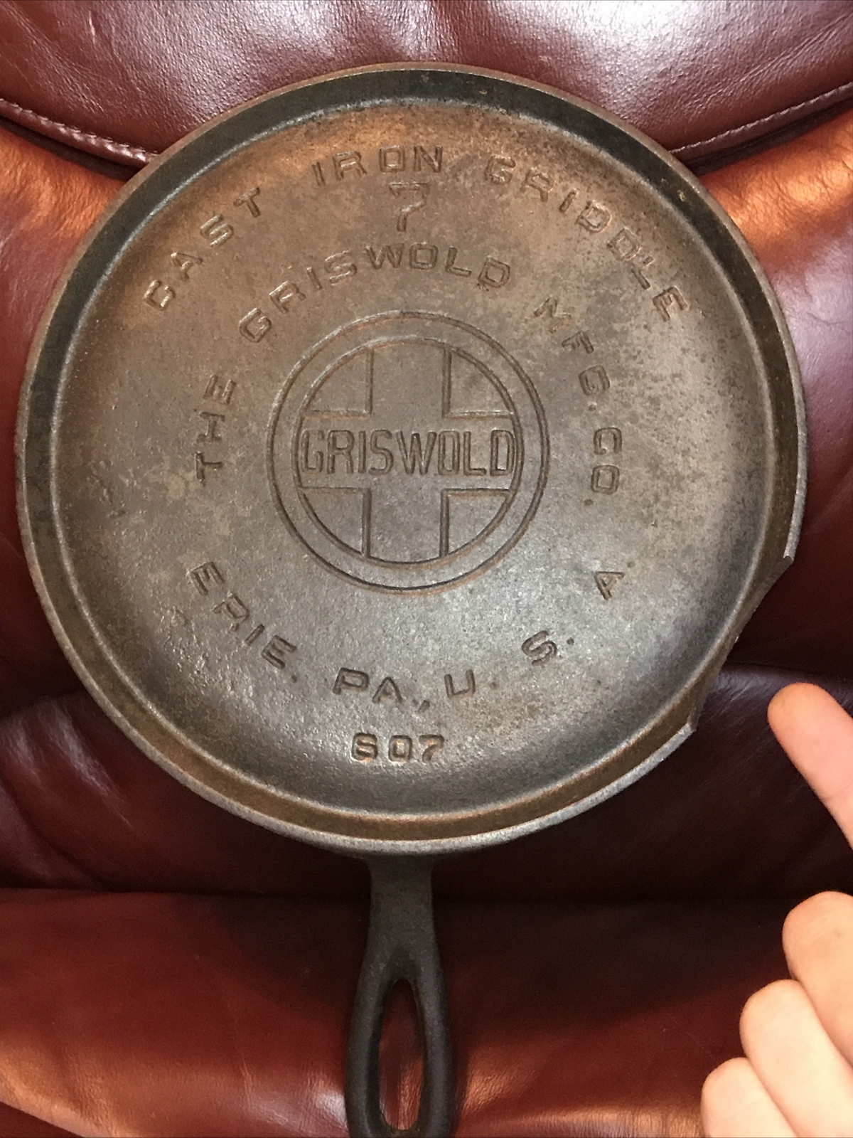 GRISWOLD CAST IRON #7 GRIDDLE 607 LARGE BLOCK LOGO - Chunk Missing On ...