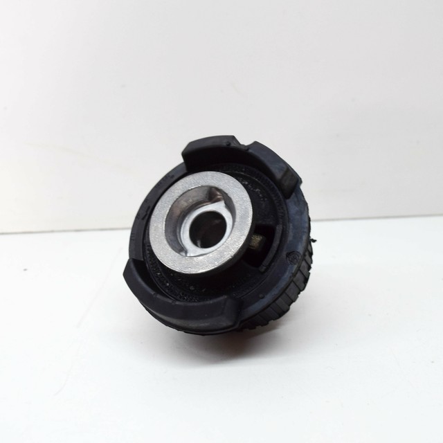 MB C W204 Rear Subframe Carrier Suspension Hub Mount A2043510842 ...