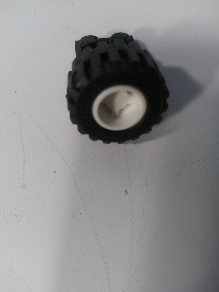 LEGO Small Tire & Gray Wheel Hub Combos Set of 4 Excellent Condition | eBay