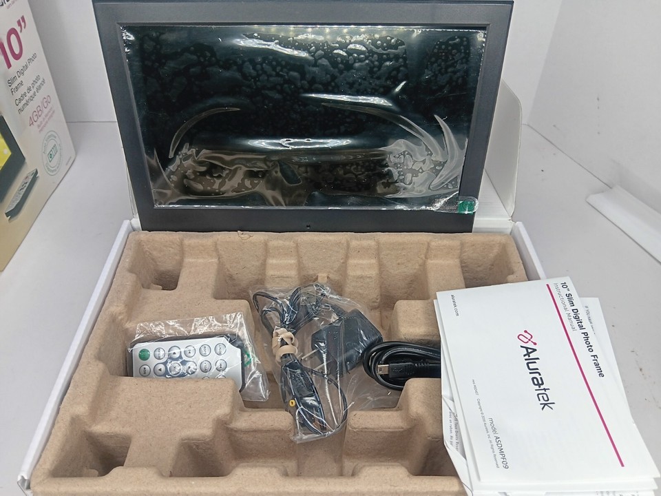 Aluratek Digital Photo Frame with 4GB Built-in Memory - 10 inch In Box ...