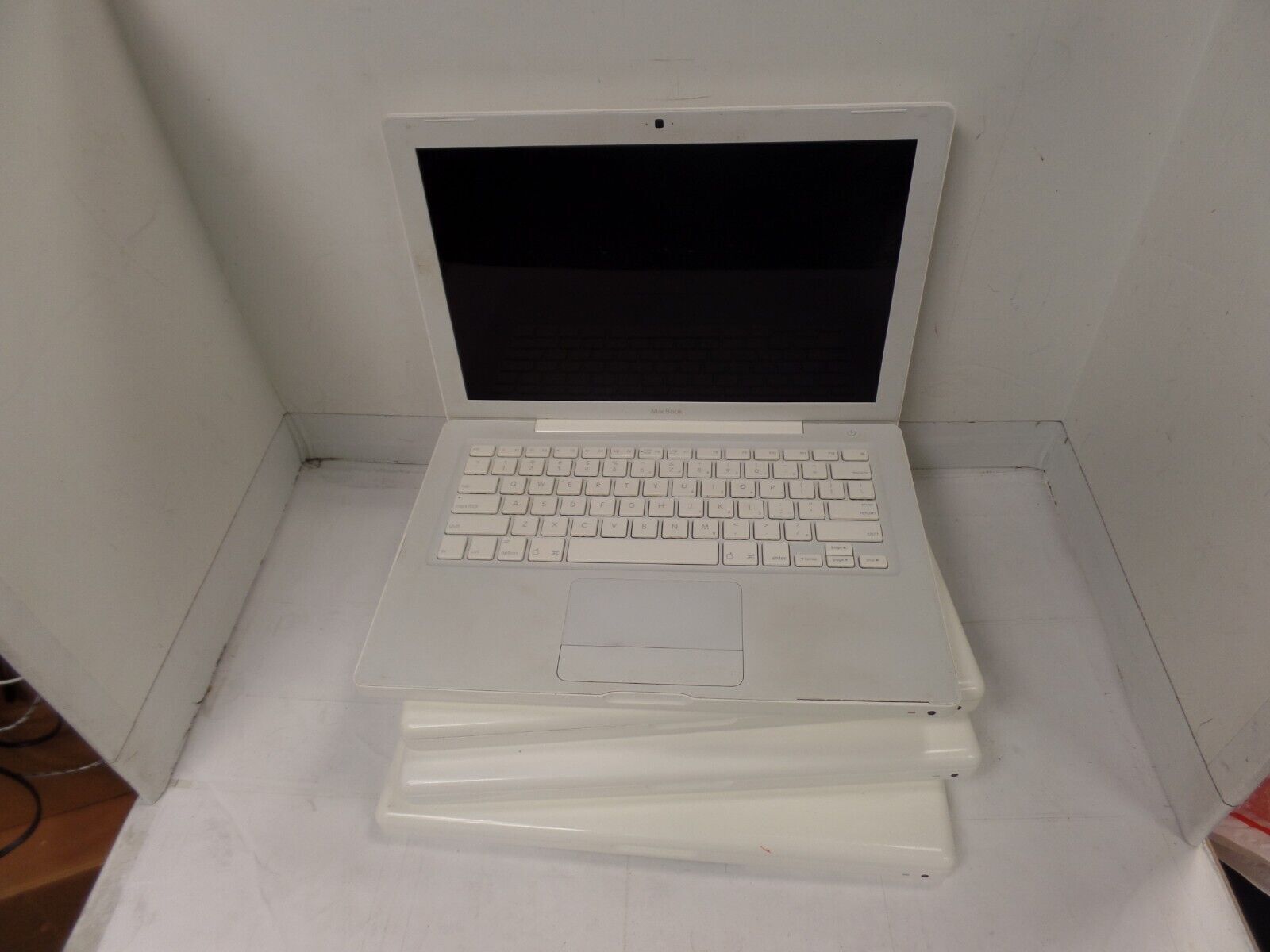 13" Apple MacBook 2006-2007 A1181 C2D 2GB White OSX Lion 10.7 Office 11 ...