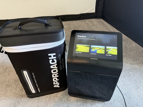 Garmin Approach R50 Golf Launch Monitor & Simulator with Carrying Case ...