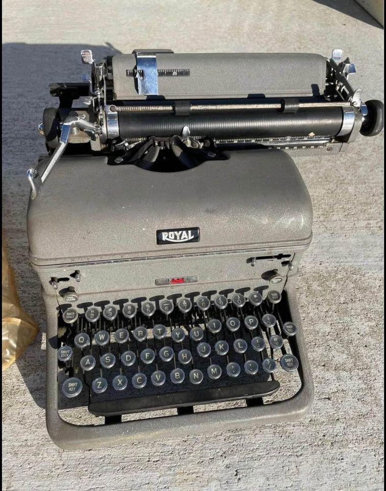 Royal Typewriter Antique Wide Carriage Manual Typewriter with Dust ...