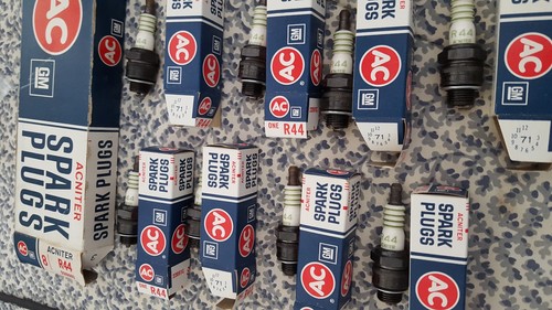 R44 AC Spark Plugs NOS 4 Green Lines 5669993 for sale online | eBay