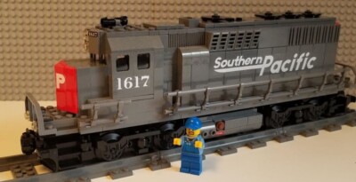 Custom Train Southern Pacific GP40 Engine -Please Read Item Description ...