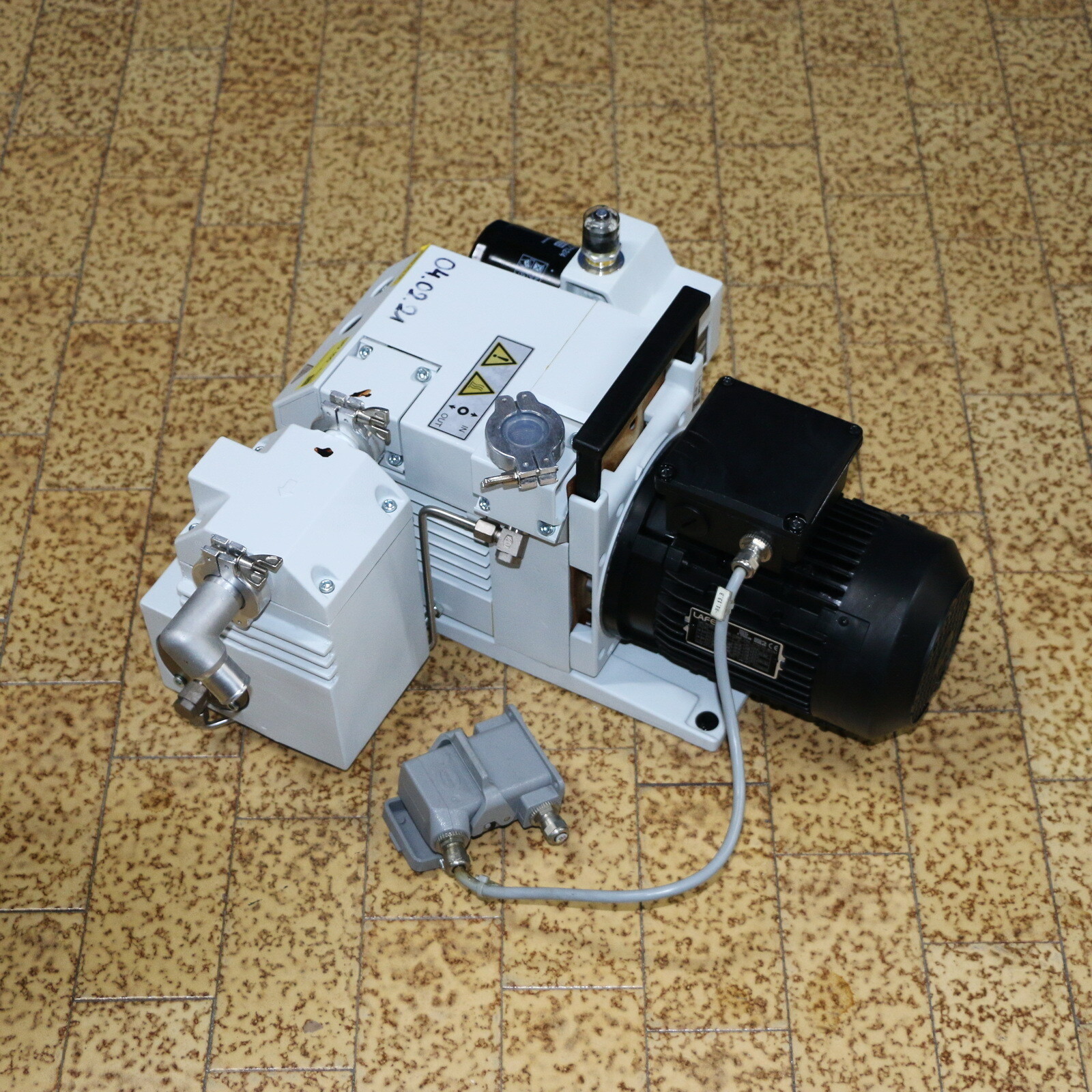 Oerlikon/ Leybold D16 B Drehschieber-Vakuumpumpe mit AR 16-25 | eBay