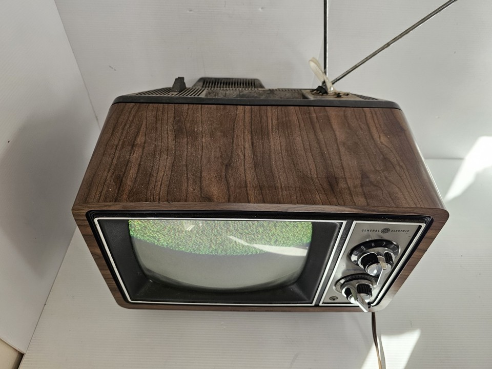 Vintage GE General Electric 10” Color Performance Television Model ...