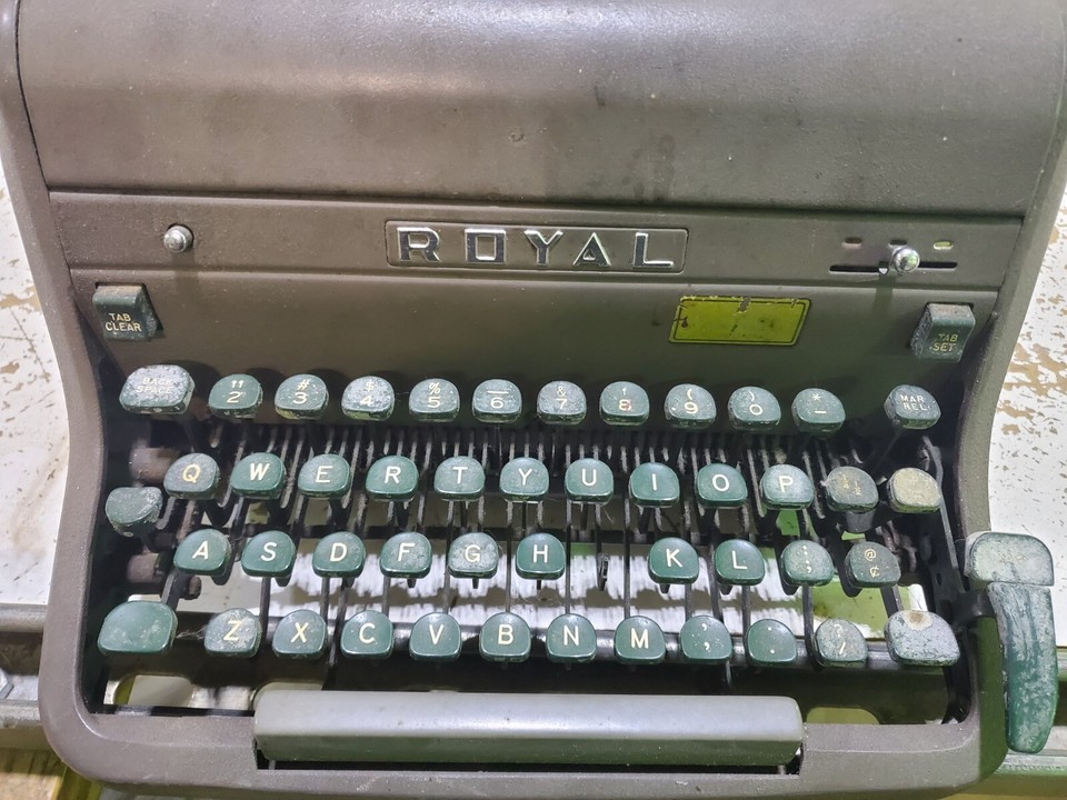 Antique Vintage 1940s ROYAL Typewriter MAGIC MARGIN Touch Control ...
