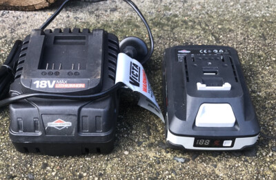 1 x Victa Briggs & Stratton Victa 18 Volt 2.5Ah Lithium-Ion Battery ...