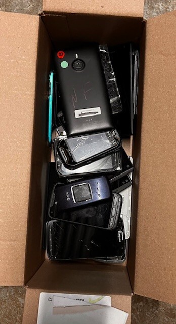 5LBS of Assorted Cell Phones For Parts, Scrap or Gold Recovery | eBay