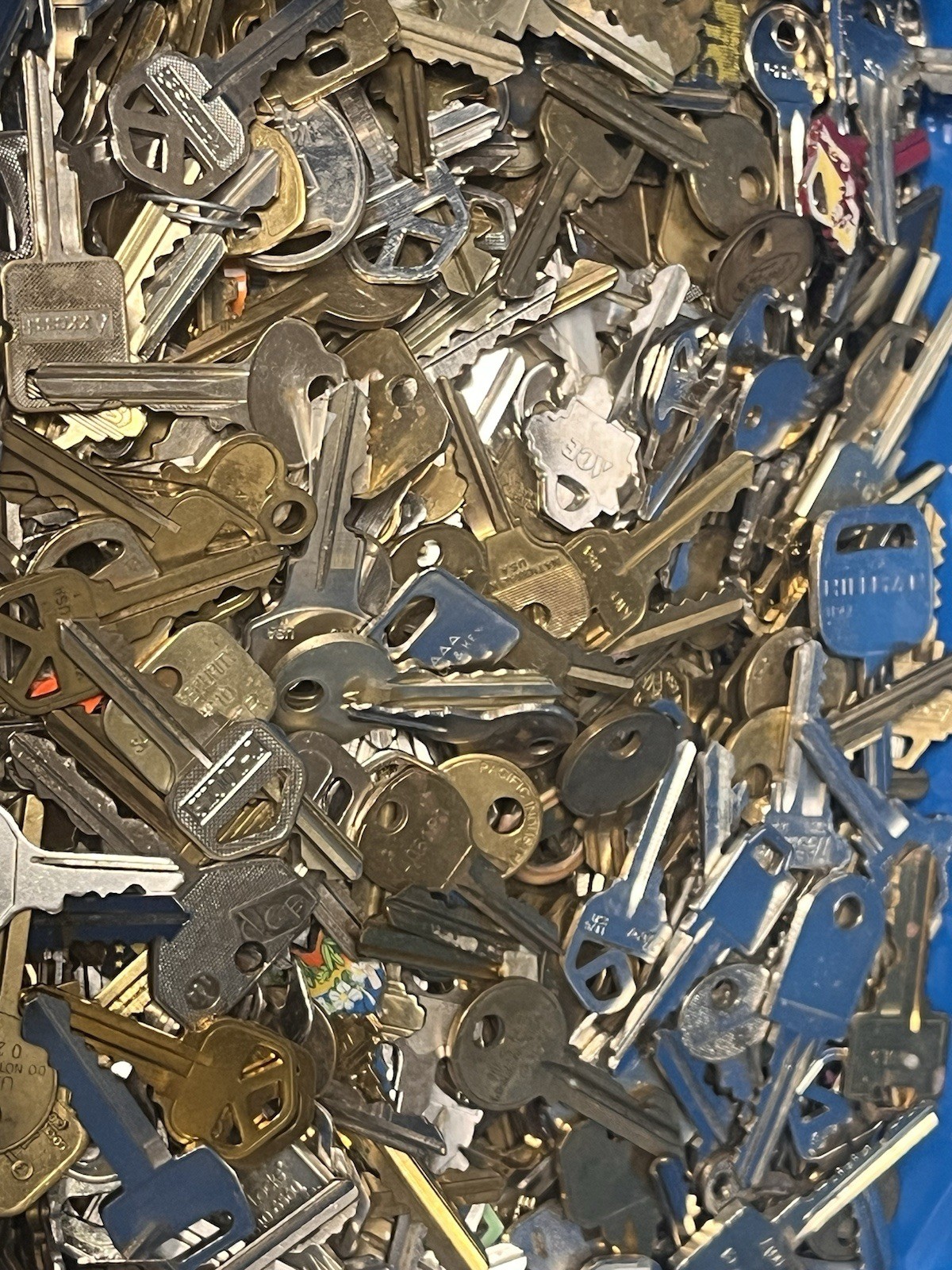 Lot of Misc Cut Keys 2 Pounds (LBS) House Art Craft Lock Car Crafting ...