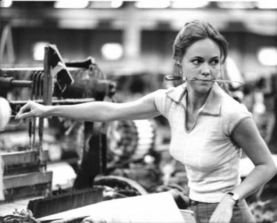 Sally Field working in factory in "Norma Rae" - 1979 Vintage Movie ...